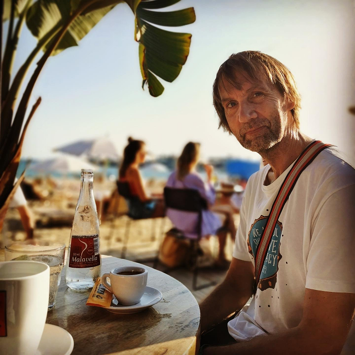 The reveal of HANDSHAKE IN SPACE: Stefan Halling, the Anonymous Swedish ...